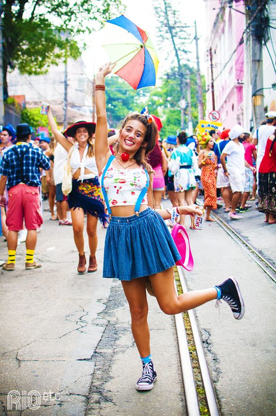 Carnaval: glitter, alegria e looks arrasadores! Com peças da Amaro ...